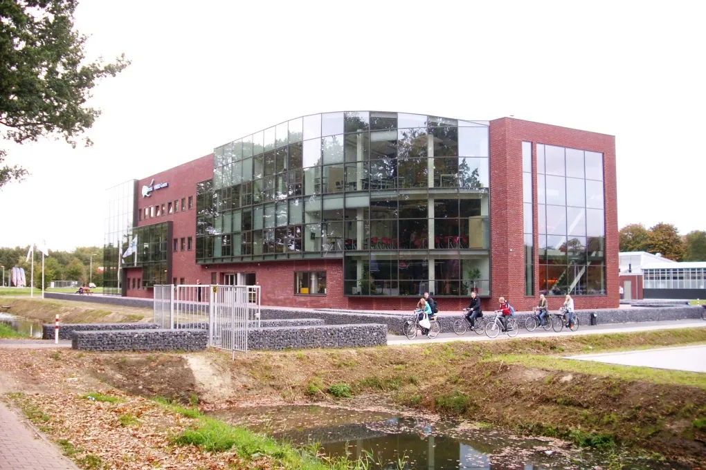 In het gebouw van AOC Terra in Meppel is ons glas gebruikt voor het ...